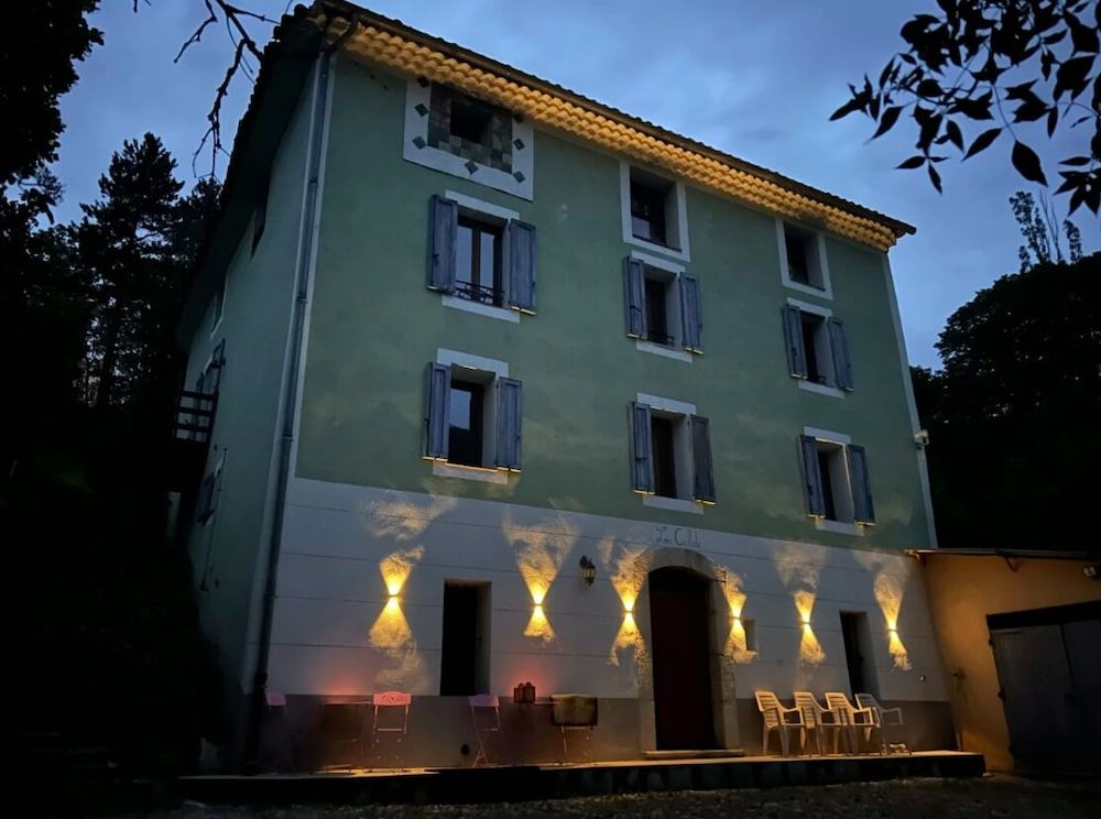 Camping White Rock i Castellane - Få de bedste tilbud!